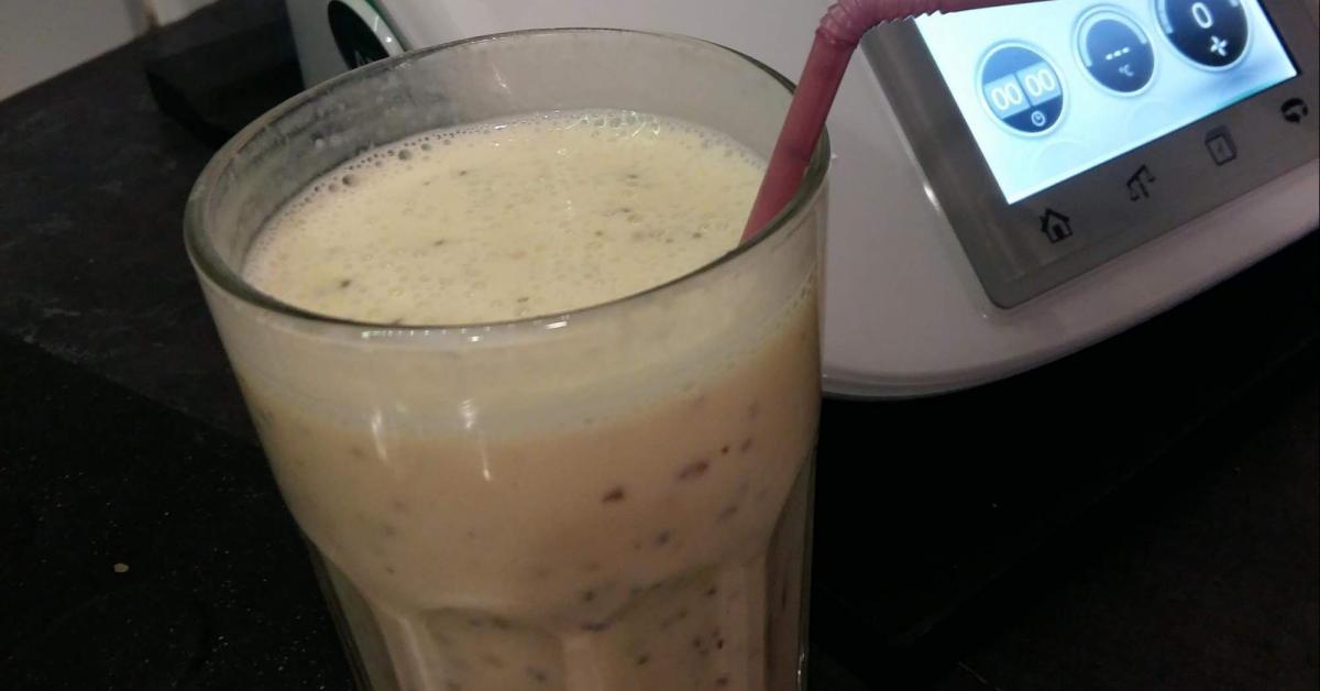 Pożywny i zdrowy szejk z nasionami Chia jest to przepis stworzony przez ...